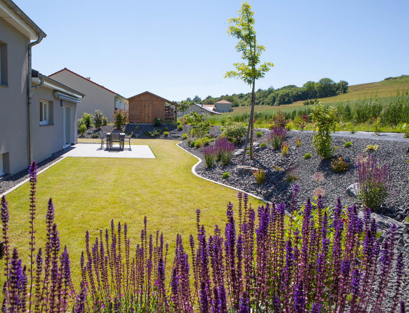 Engazonnage et jardin de rocailles - Grandeur Nature